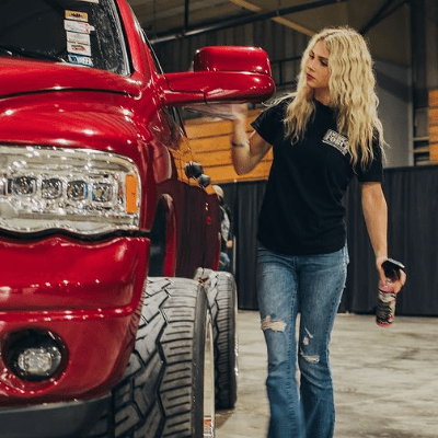 Meet Lindsay Bercosky: Female Trucker, Model and Influencer