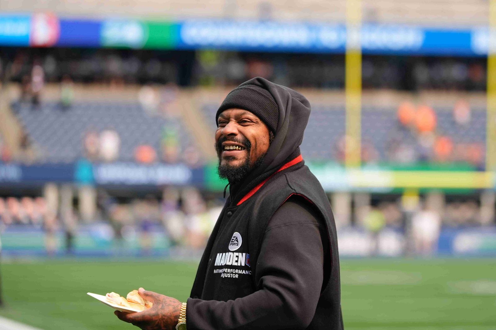 Marshawn Lynch Net Worth - Biographies Are Us